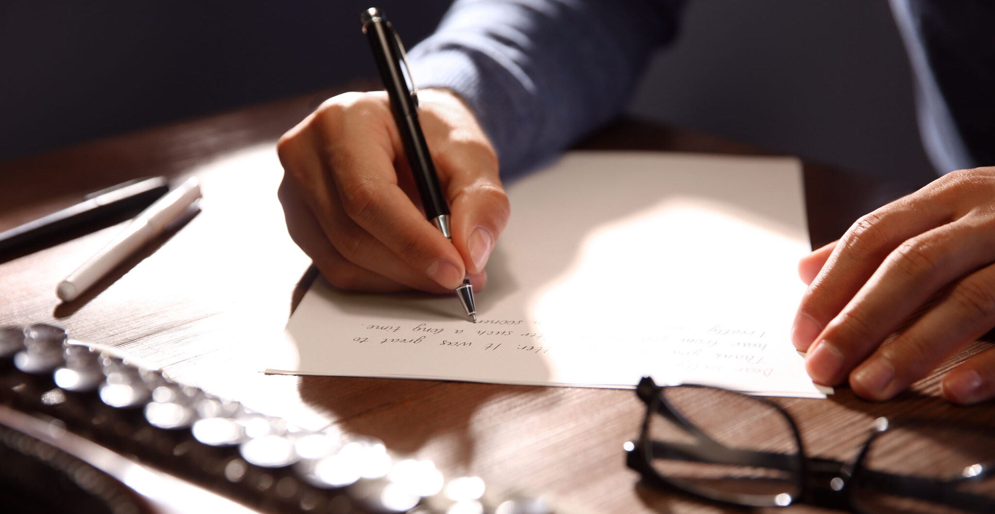 Cómo redactar un escrito libre para carta de invitación del SAT